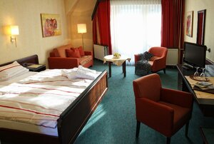 Hotel Central (Waldecker Straße No:14, Willingen (Upland)), otel