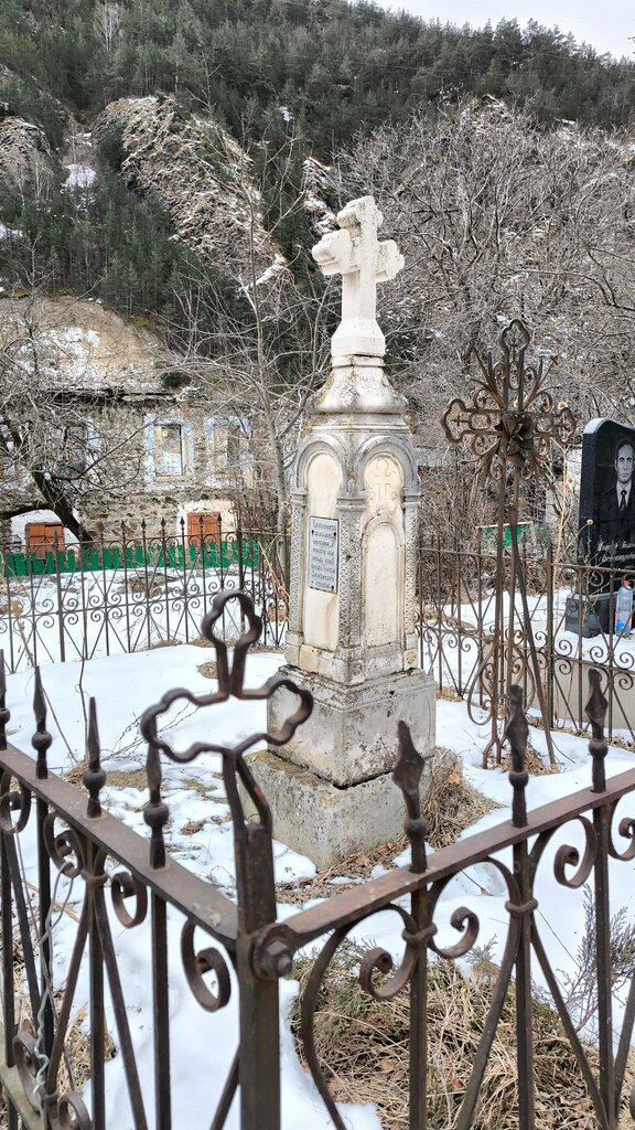 Şapel, haç anıtı Нузальская часовня, Kuzey Osetya‑Alanya, foto