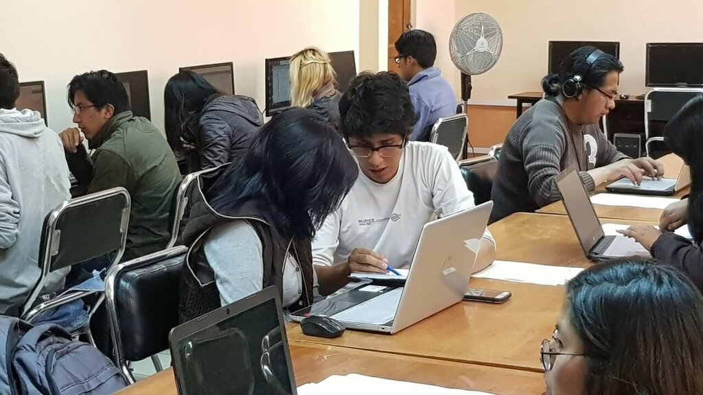 Üniversiteler Git - Go Informática Transformando, La Paz, foto