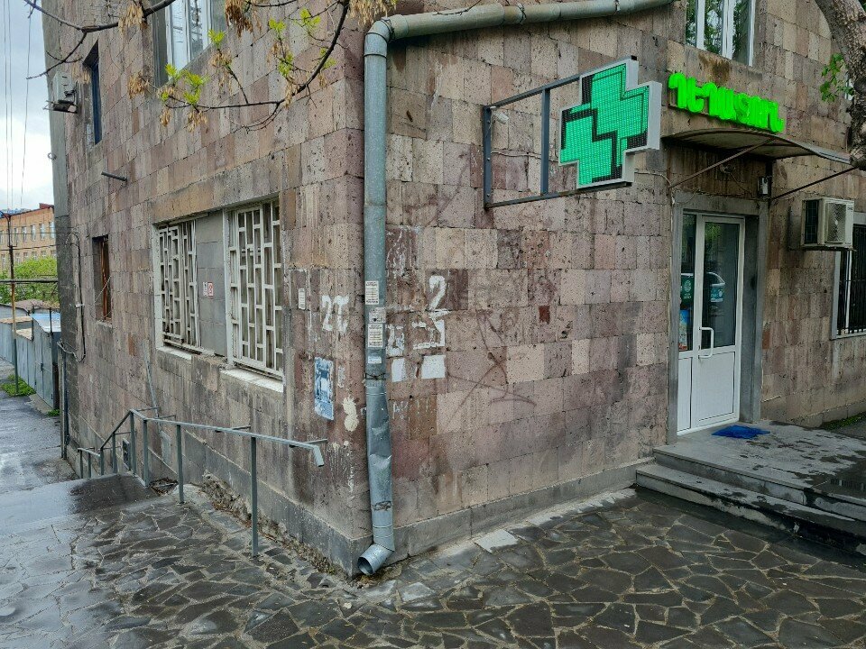 Eczaneler Аптека, Erivan, foto