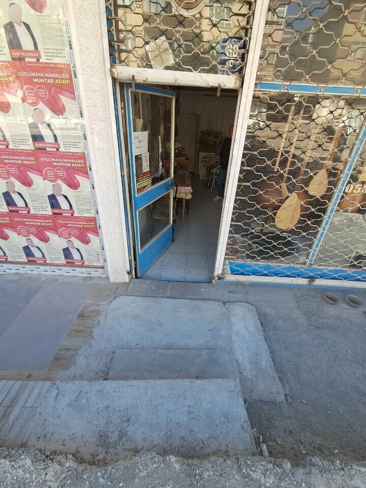 Müzik enstrumanların tamiri Güler Saz Evi, Ankara, foto
