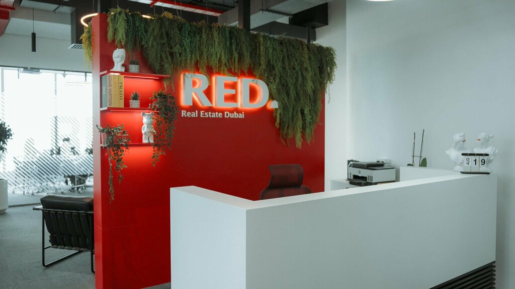 Emlak ofisi Red Real Estate, Dubai, foto
