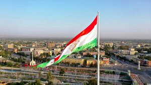 Bayrak direği (Khatlon Province, Bokhtar, skver imeni Ismoila Somoni), turistik yerler  Kurgan‑Tübe'den