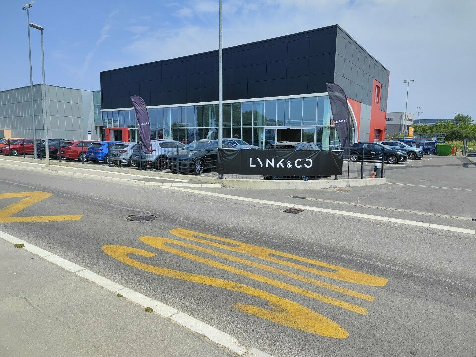 Otomobil satış galerileri Kia centar Beograd, Belgrad, foto