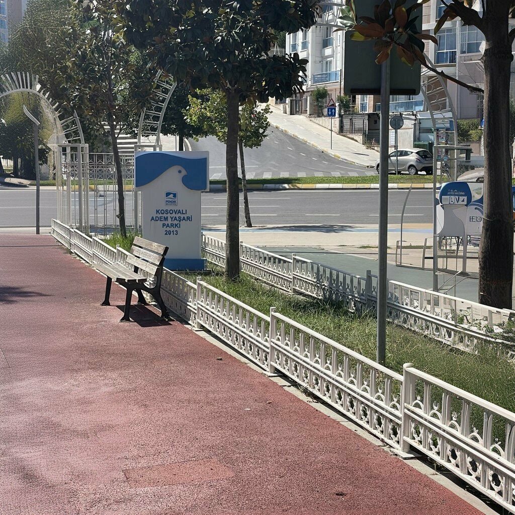 Kültür ve eğlence parkları Kosavalı Adem Yaşari Parkı, İstanbul, foto