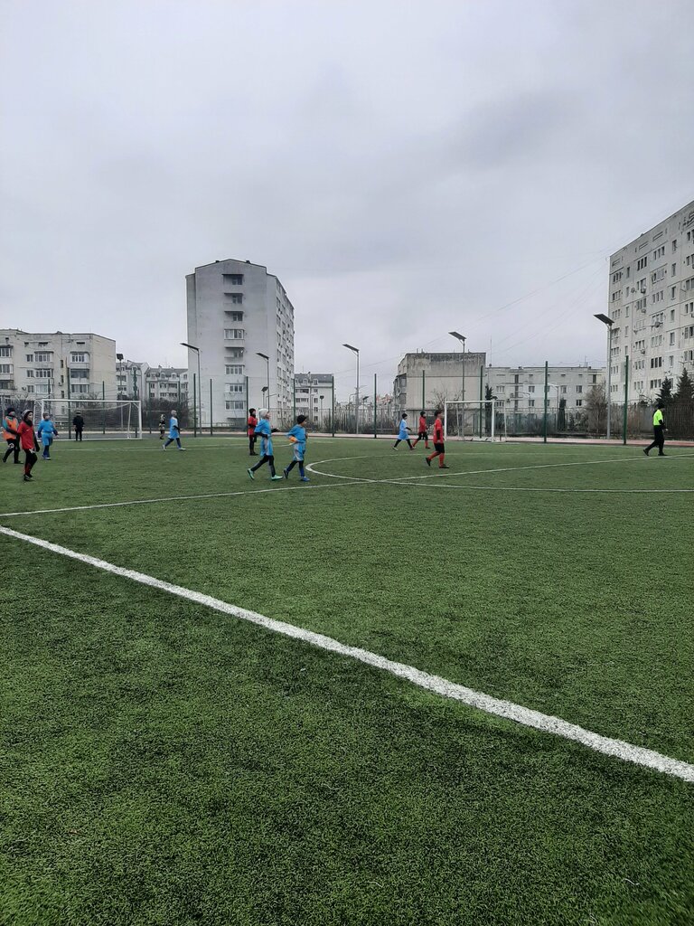 Spor alanı Футбольное Поле Школы 61, Sevastopol, foto
