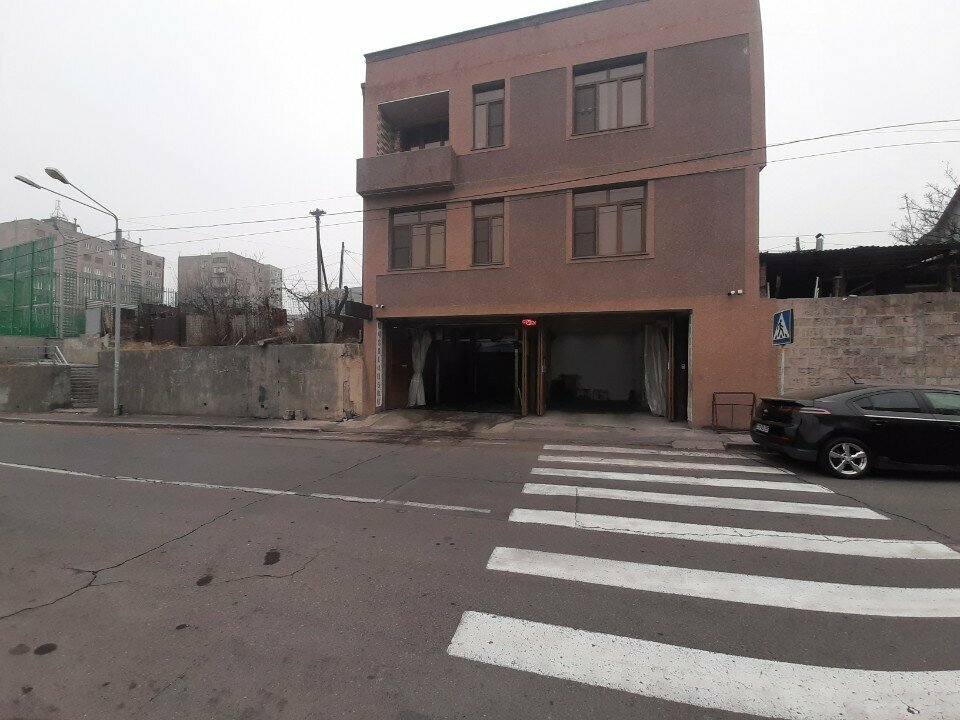 Oto yıkama Intesa, Erivan, foto