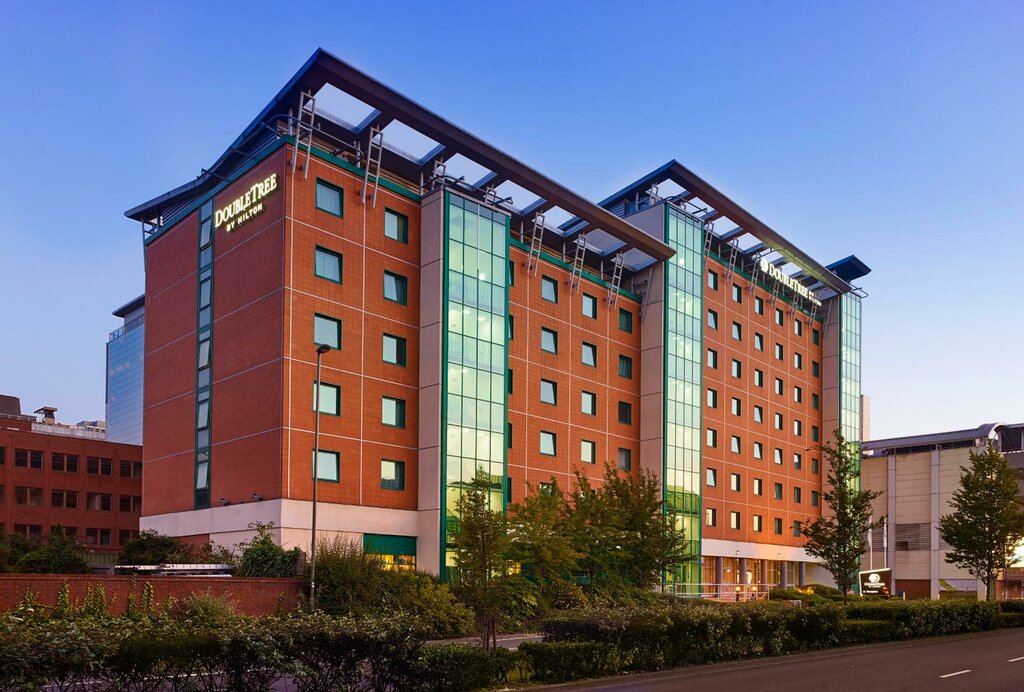 Otel DoubleTree by Hilton Hotel Woking, İngiltere, foto
