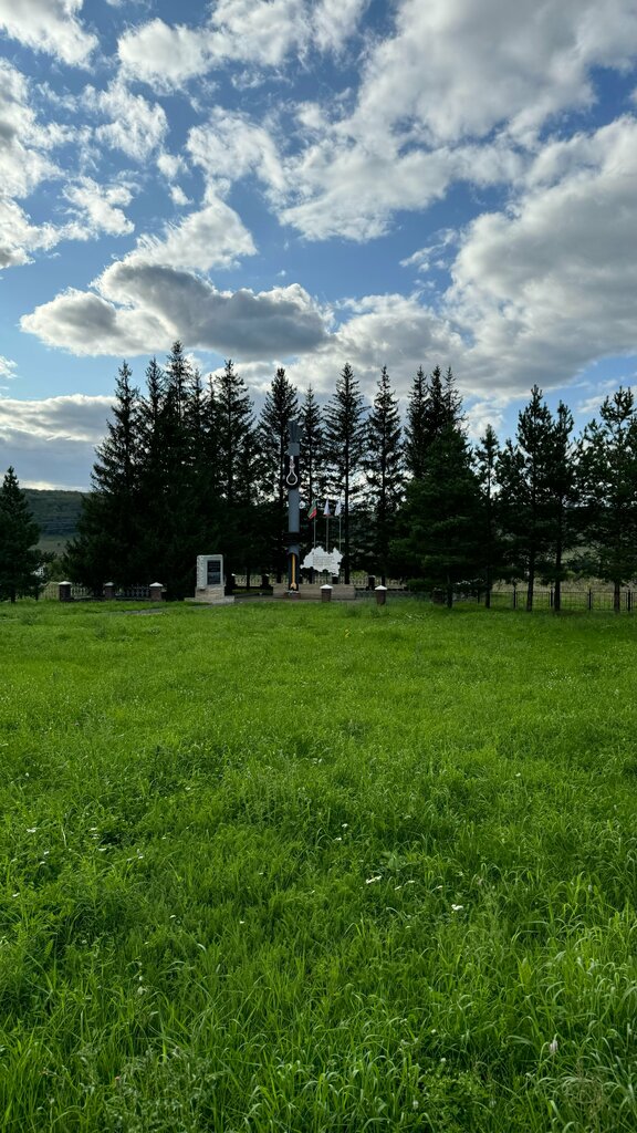 Anıt, heykel Первой скважине Республики Татарстан, Tataristan, foto