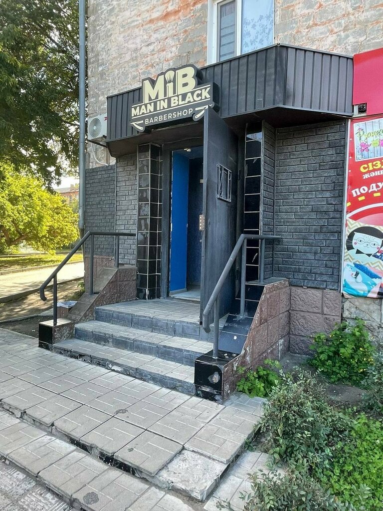 Berberler Man in Black, Pavlodar, foto