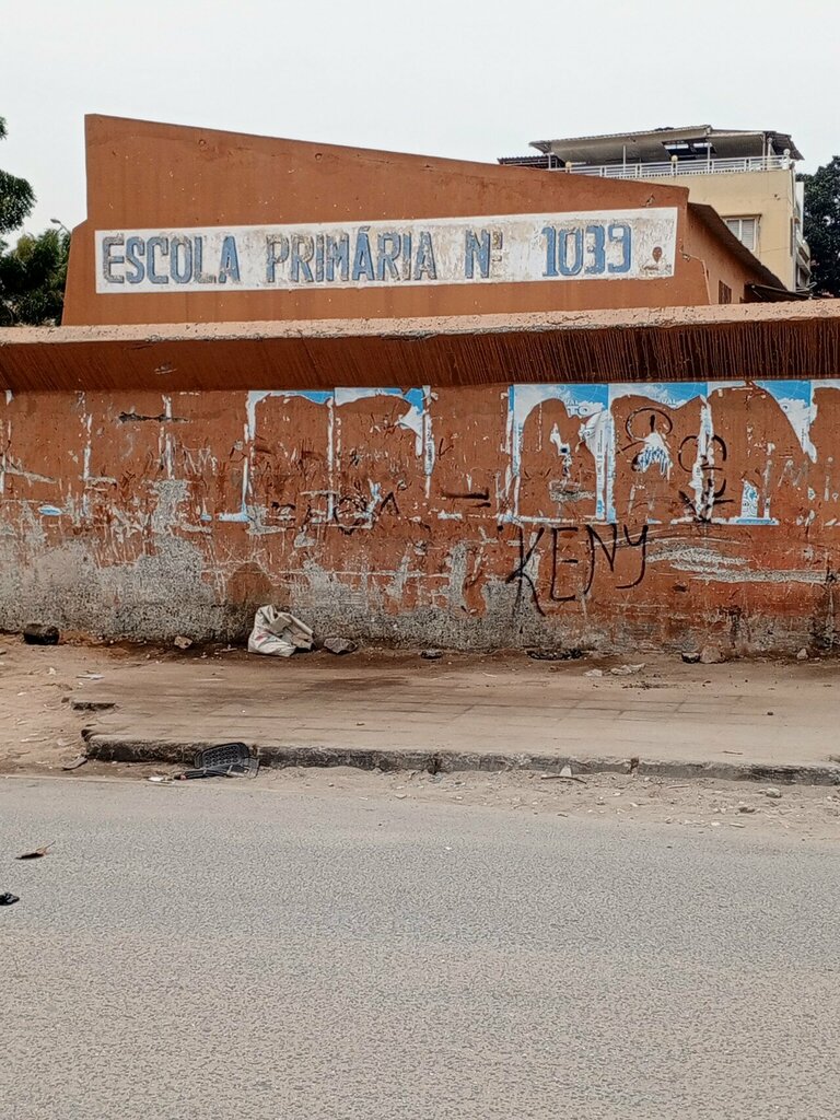 Uzman hizmetleri Escola primária 139, Loanda, foto