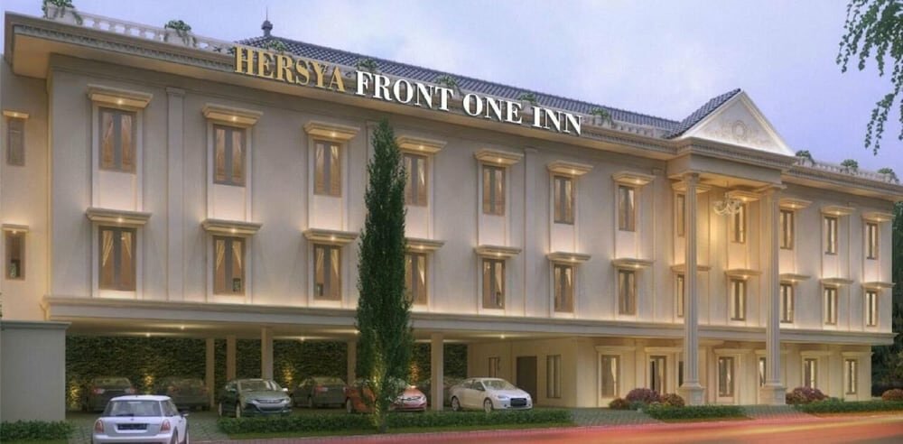 Otel Hersya Front One Inn Surabaya, Surabaya, foto