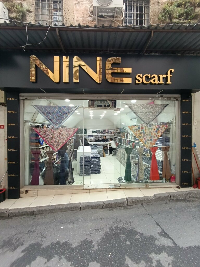 Giyim mağazası Tuğçe Nine Eşarp, İstanbul, foto