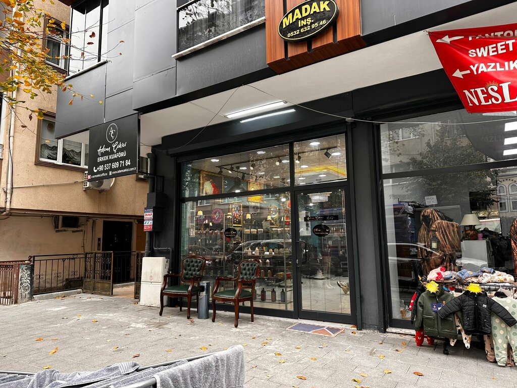 Berberler Adem Çekici Erkek Kuaförü, İstanbul, foto