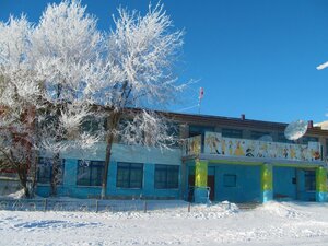 Кузьминский дом культуры (Molodyozhnaya ulitsa No:2А, selo Kuzminka), kültür ocakları  Altayski krayından