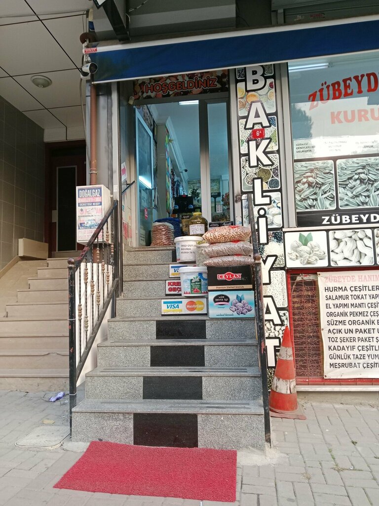 Kuruyemiş, atıştırmalık, kuru meyve Zübeyde Hanım, İstanbul, foto