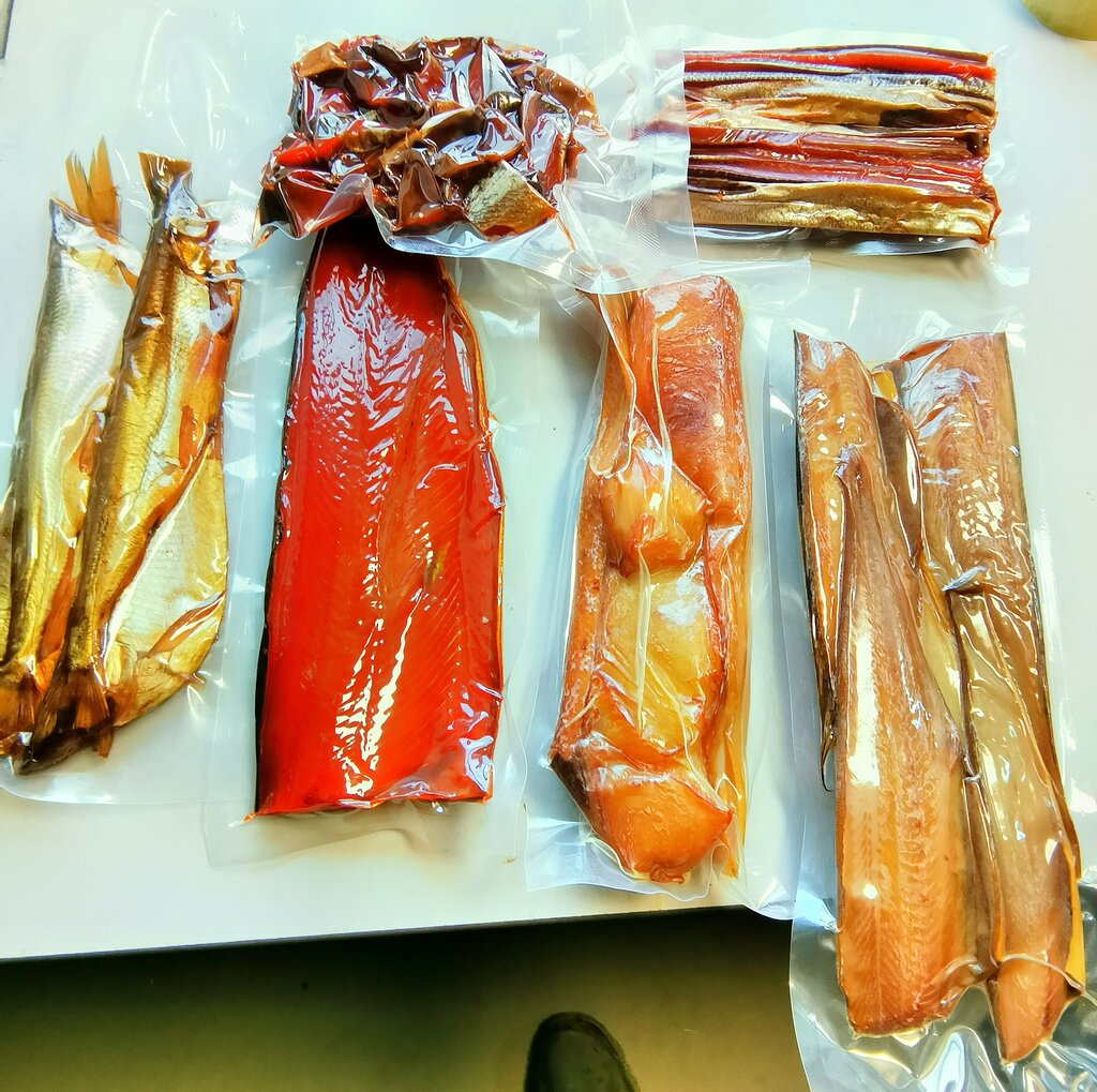 Balık ve deniz ürünleri Smokehouse, Kuril Fish, Severo‑Kurilsk, foto
