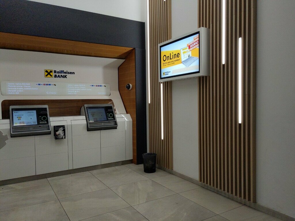 ATM'ler Raiffeisen Bank, Belgrad, foto