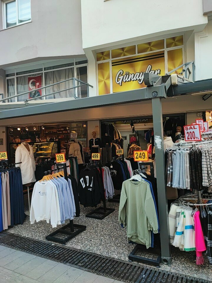 Giyim mağazası Günaylar, İzmir, foto