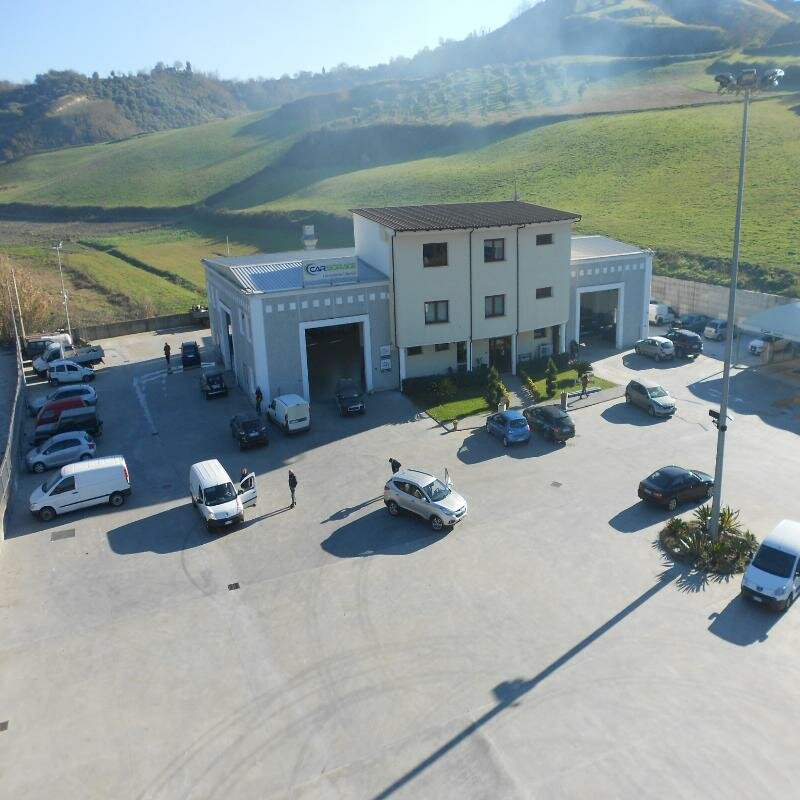 Jant ve lastikçiler Car Sorace Assistenza Ford, Calabria, foto