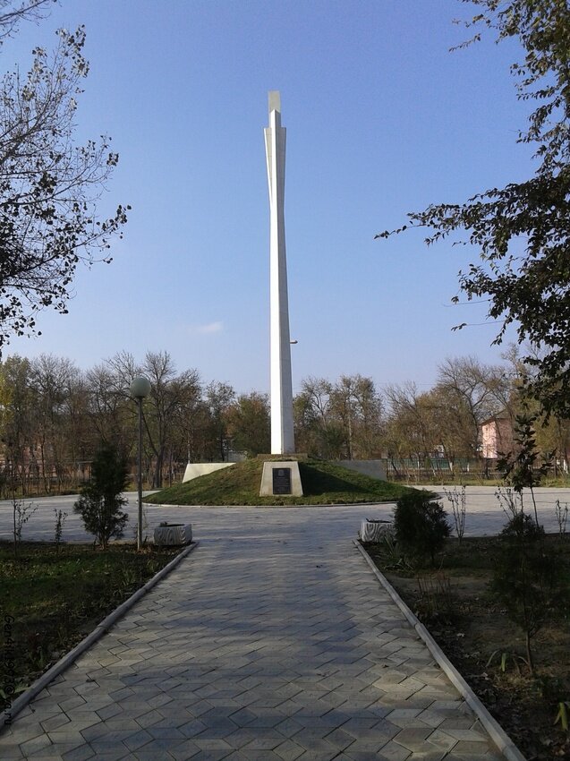 Anıt, heykel Стела в честь основания Кизляра, Kizlyar, foto