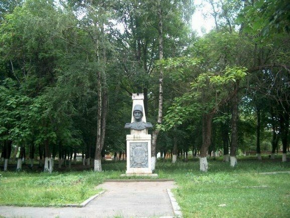 Anıt, heykel С.Д. Хоранов, Ardon, foto