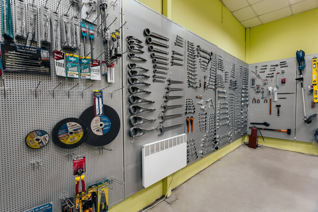 Elektrik ve benzinle çalışan aletler Instrdom, Moskova, foto