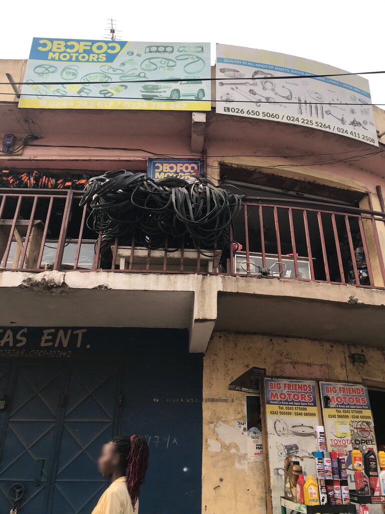 Otomobil yedek parçaları Obofoo Motors, Akra, foto