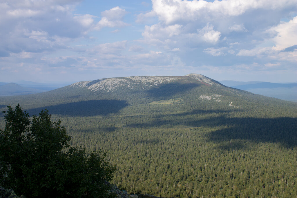 Dağ zirvesi Гора Чердынский камень, Sverdlovskaya oblastı, foto