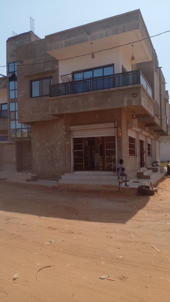 Oto kiralama Tedoungal Work Service Center, Dakar, foto