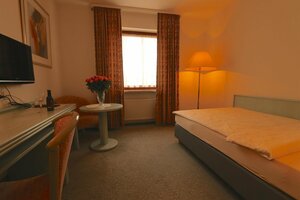 Hotel zum Loewen (Langstraße No:68, Mörfelden-Walldorf), otel  Morfelden‑Walldorf'tan