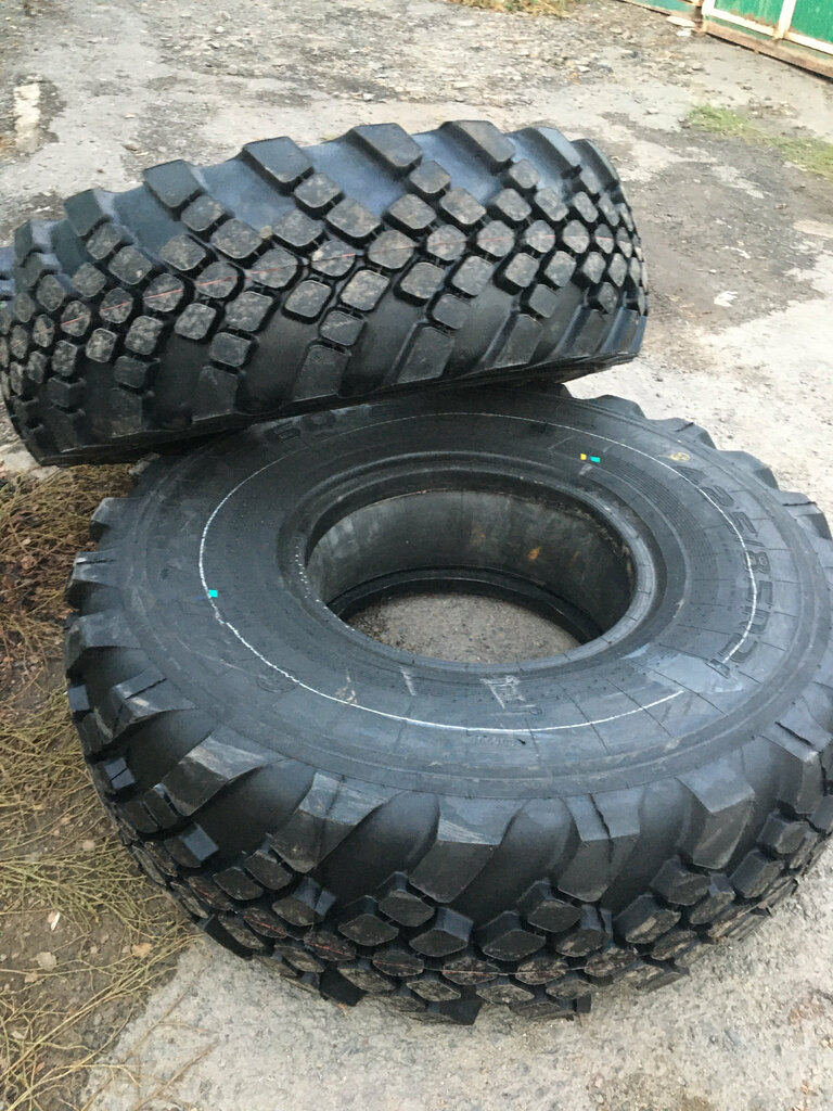 Jant ve lastikçiler Kama Tyres, Bataysk, foto