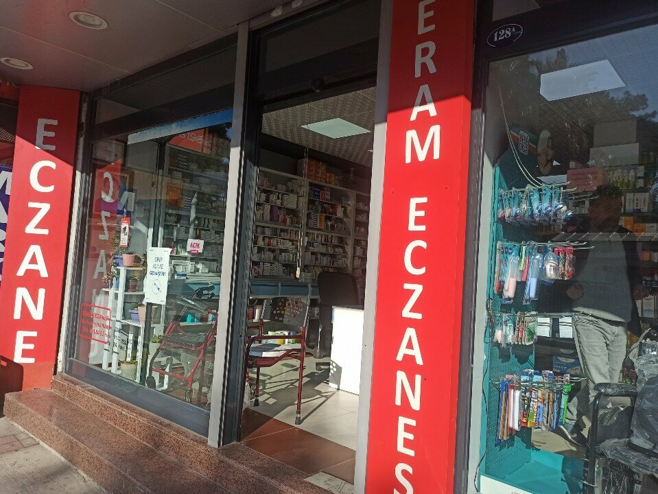 Eczaneler Seram Eczanesi, İzmir, foto