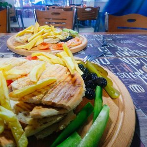 Köşem Izgara (Yeşiltepe Mah., 8033. Sok., No:33, Erenler, Sakarya), kafe  Erenler'den