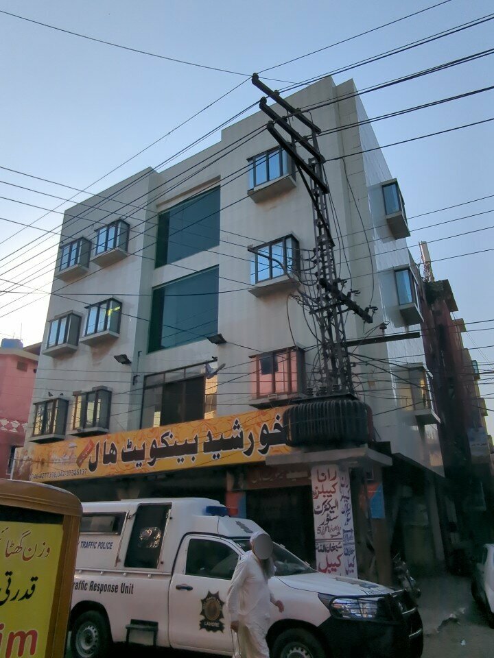 Otomobil servisi Moazzam Hydraulics, Lahor, foto