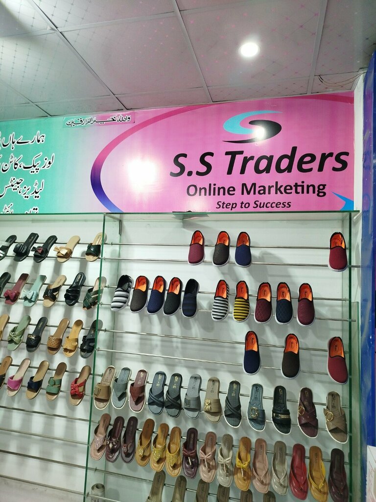 Ayakkabı mağazaları Ss Traders online marketing, Lahor, foto
