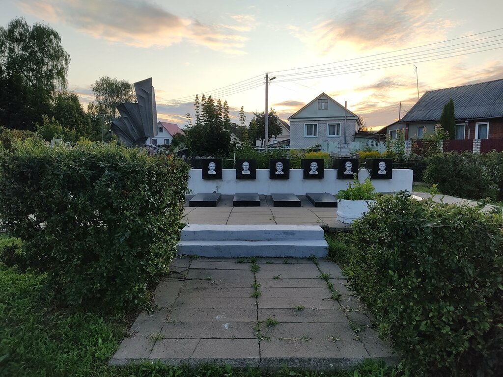 Anıt, heykel Экипаж самолёта Ил-76, Vitebsk, foto