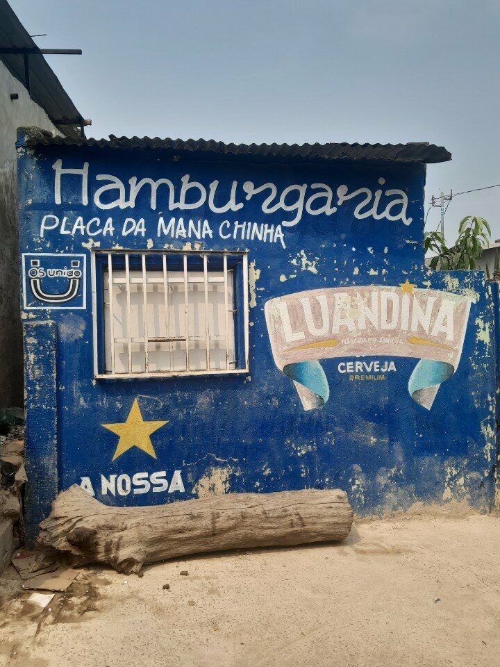 Fast food Hamburgaria placa da mana Chinha, Loanda, foto