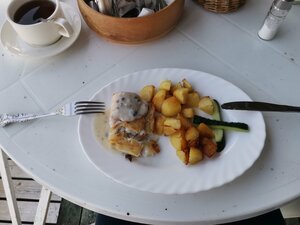Ёрш (Pskovskiy District, territoriya Zalitskikh ostrovov, derevnya Ostrov-Zalit), restoran  Pskovskaya oblastından