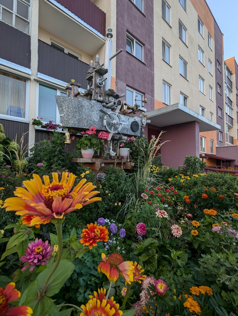 Park, sokak heykeli Кораблик, Grodnenskaya oblastı, foto