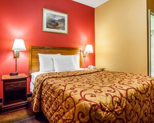 Rodeway Inn Jersey City near Hoboken (New Jersey, Hudson County, Township of North Bergen, Tonnele Avenue), otel  Jersey city'den