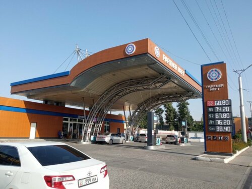 Benzin istasyonu Partner Neft, Osh, foto