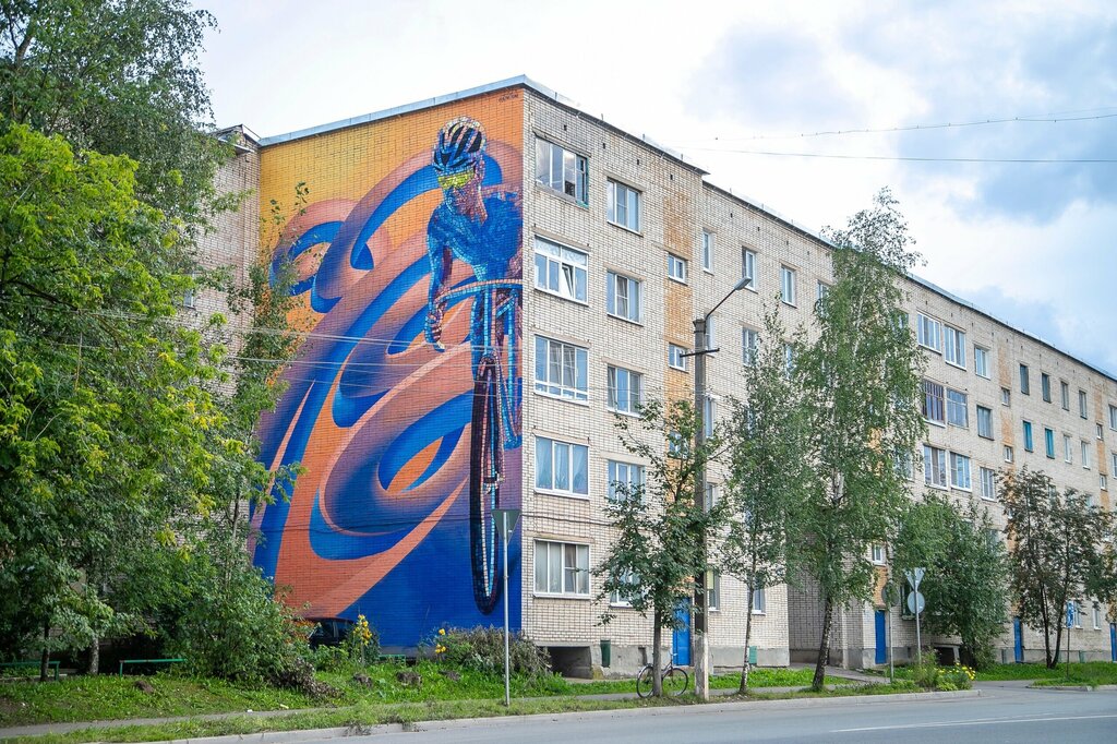 Sokak sanatı Мурал Велосипедист, Staraya Russa, foto