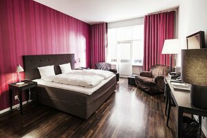 First Hotel Grand Odense (Jernbanegade No:18), otel  Odense'den
