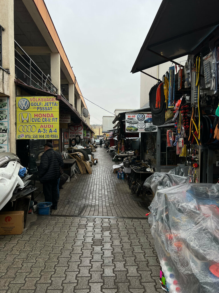 Otomobil yedek parçaları 8 Polk, Tiflis, foto