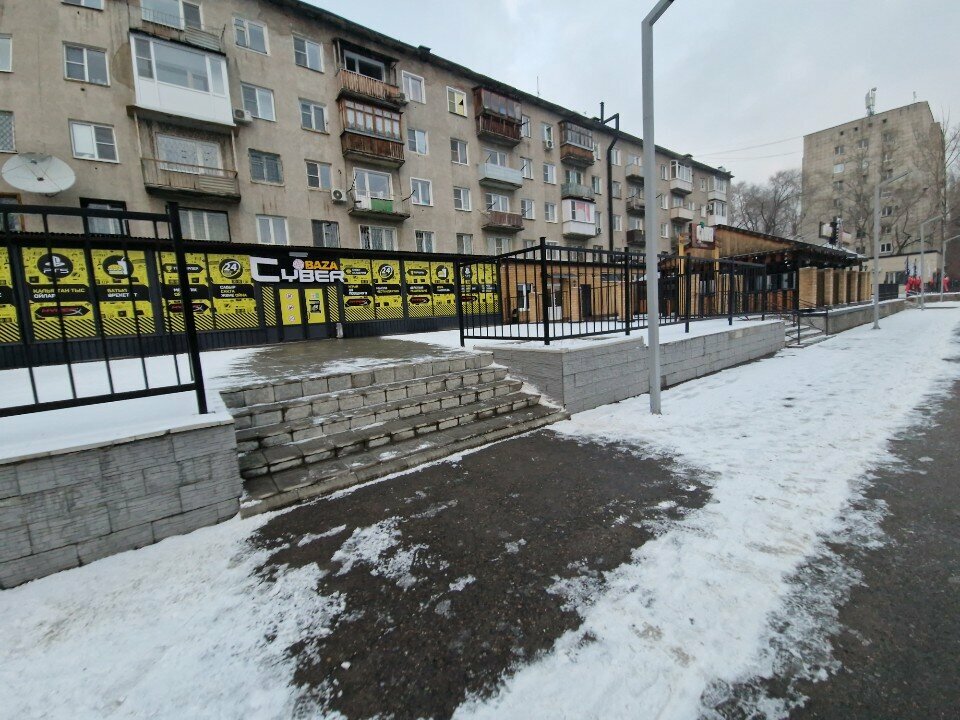 Bilgisayar kulübü Cyber Baza, Öskemen (Ust‑Kamenogorsk), foto