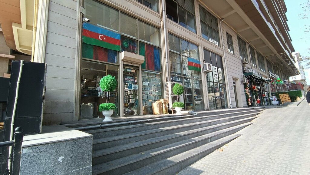 Mini-market Ağ plastik bərəkət 110 e. f, Bakü, foto