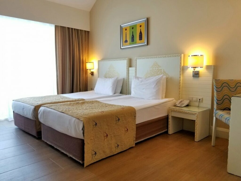 Elektrikli oto şarj istasyonları ZES - Crystal Admiral Resort, Manavgat, foto