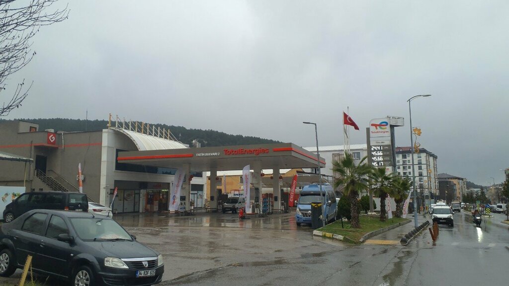 Benzin istasyonu TotalEnergies, İstanbul, foto