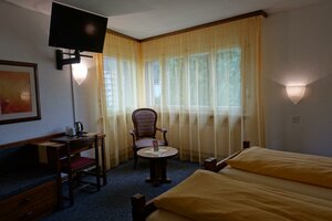 Schlosshotel - Self Check-In Hotel am Schlosspark (Spittelweg No:3, Brig-Glis), otel